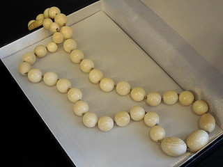 ANTIQUE IVORY BEADS Graduated Necklace